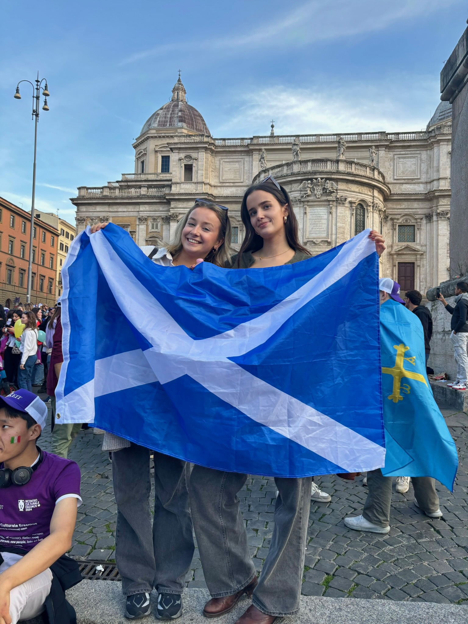 Two Scottish Students in Italy, Rabbie Burns & Street Style - Easy Milano